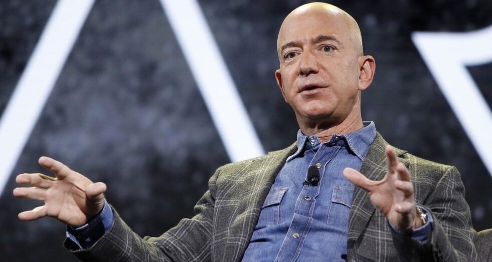 Dono da Amazon viaja hoje (20) para o espaço em seu próprio foguete ...